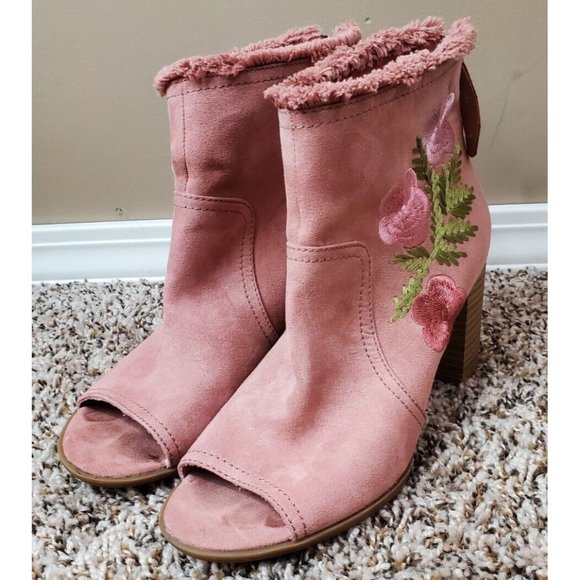 Mojo Moxy | Shoes | Dolce Mojo Moxy Pink Floral Embroidered Open Toe ...